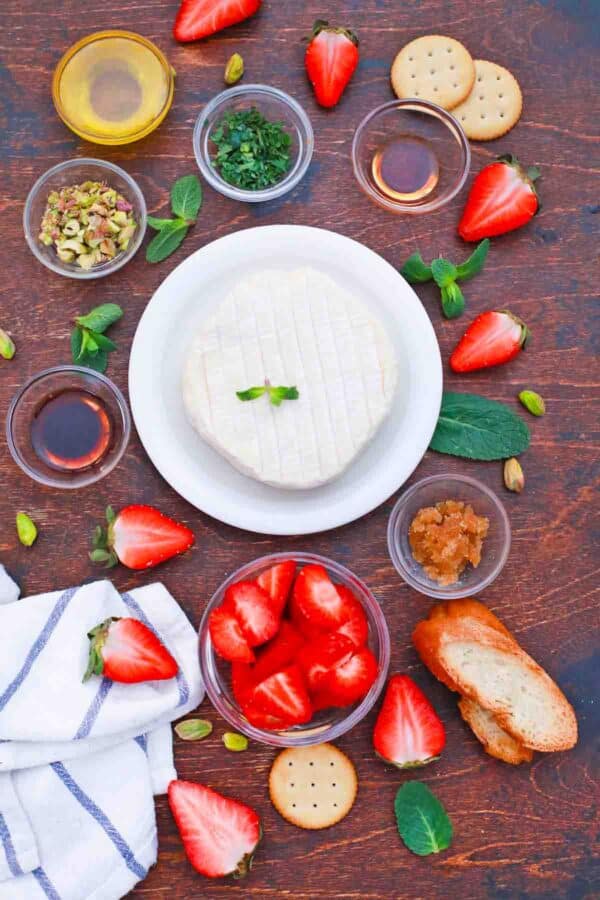 Strawberry Baked Brie Recipe - 30 Minutes Meals
